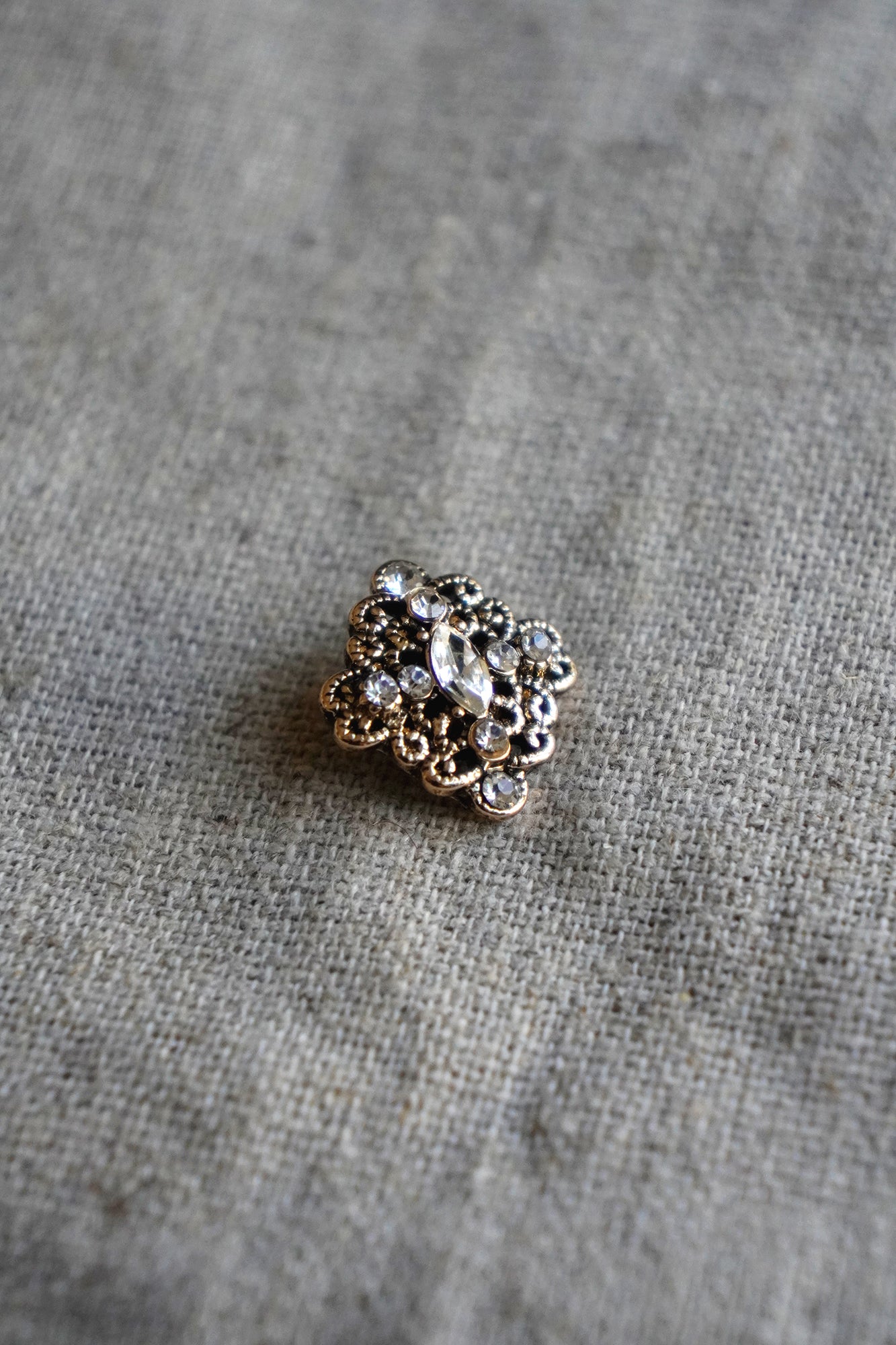 Renaissance Button – fabelknitwear