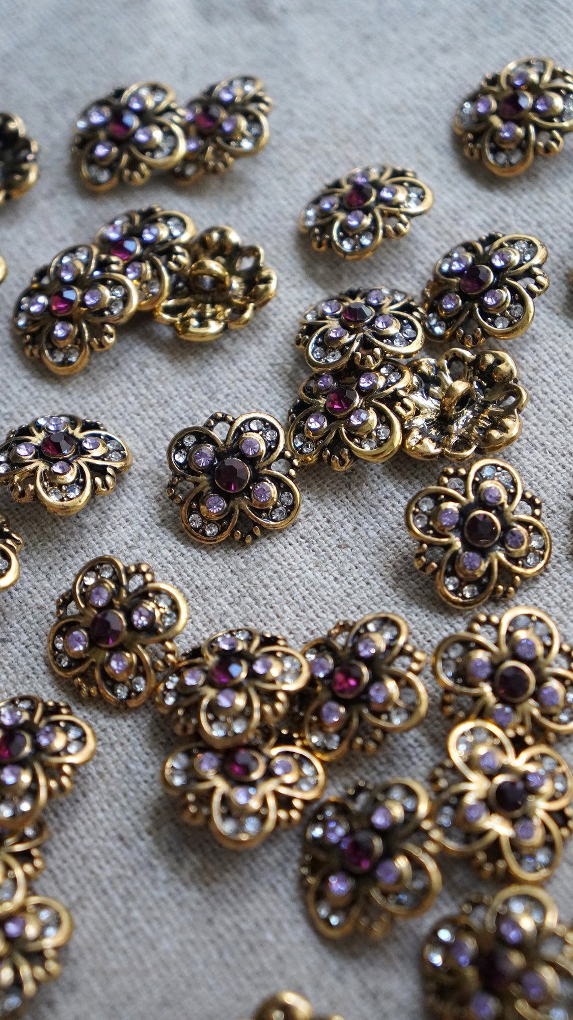Gothic Rose Button – fabelknitwear