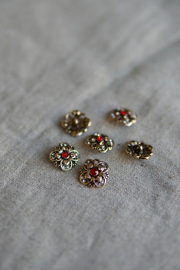 Medieval Rose Button – fabelknitwear